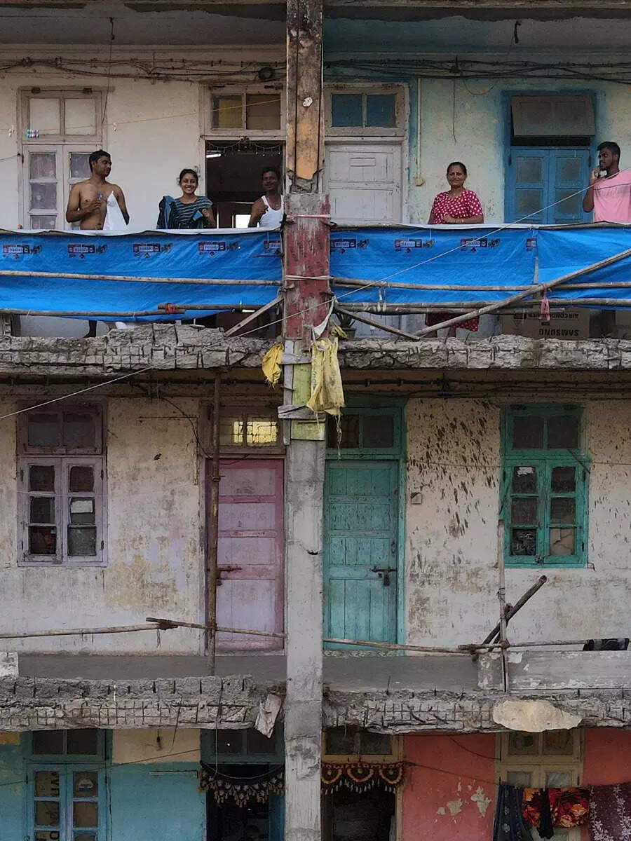 Mumbai Houses: Some Mumbai residents risk safety for affordable housing ...