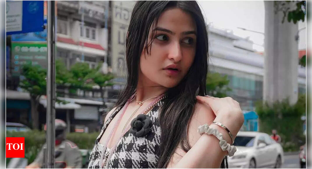 Sassy Poonam To Be Seen In A Web Series College Romance Times Of India