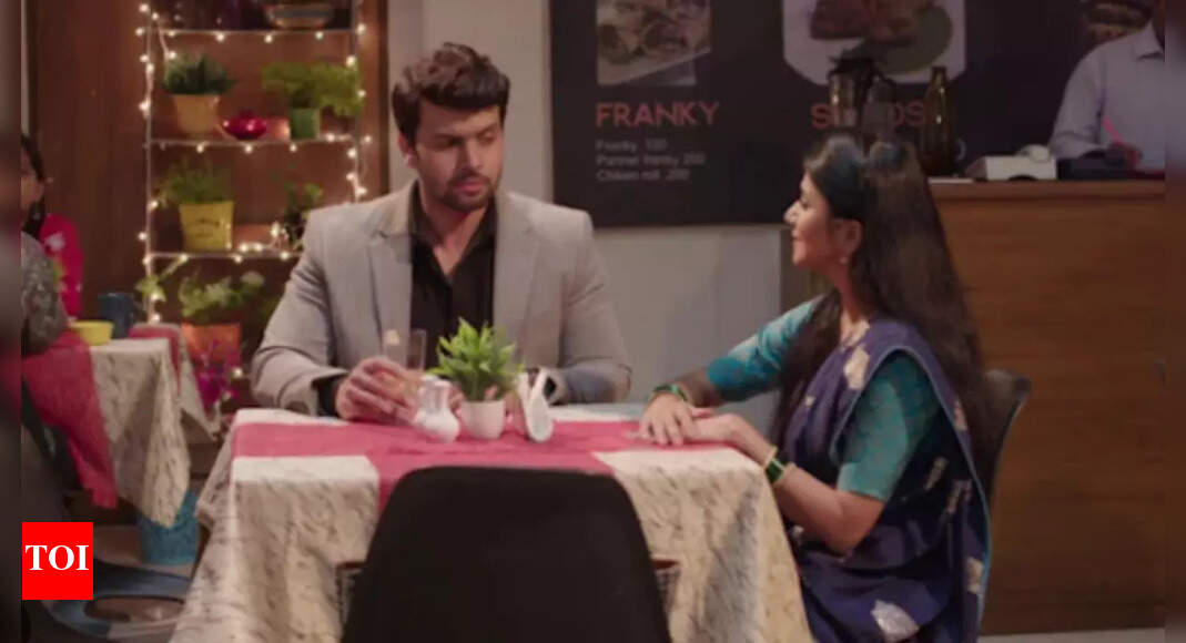 Tharla Tar Mag: Arjun and Sayali go on a dinner date - Times of India