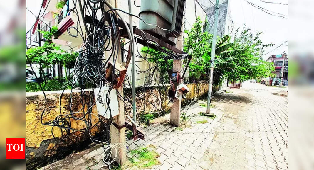 High tension wires form deadly web over Zirakpur | Chandigarh News ...