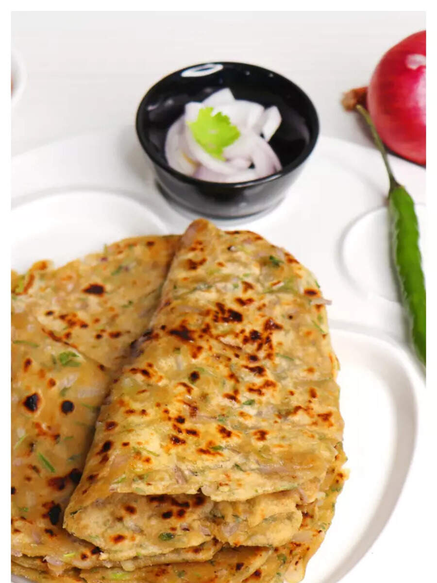Pyaz Paratha Recipes: How to make classic Pyaz Paratha at home | Times ...