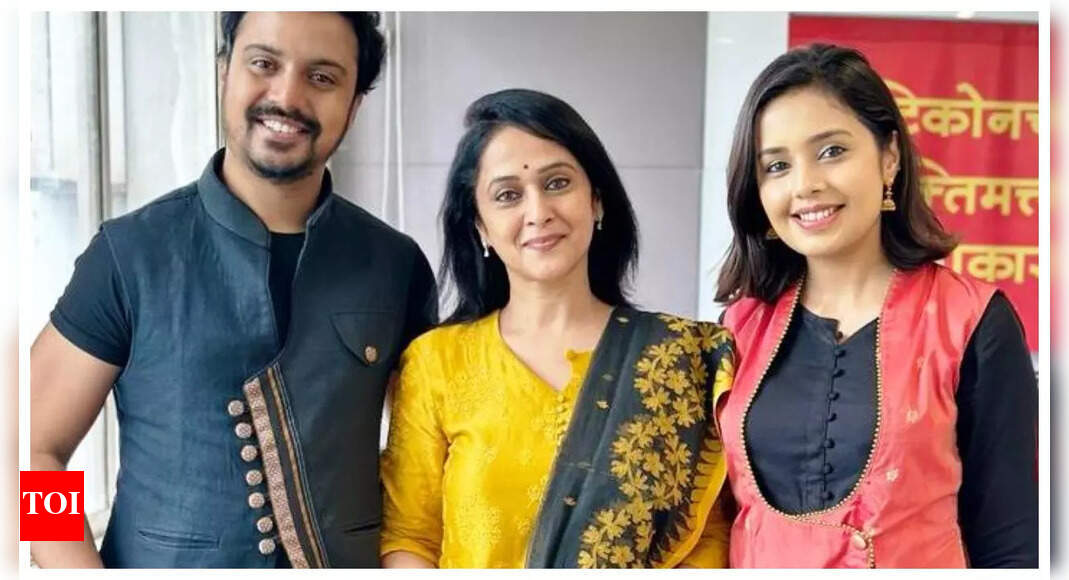 'Subhedar': Mrinal Kulkarni, Virajas Kulkarni and Shivani Rangole ...