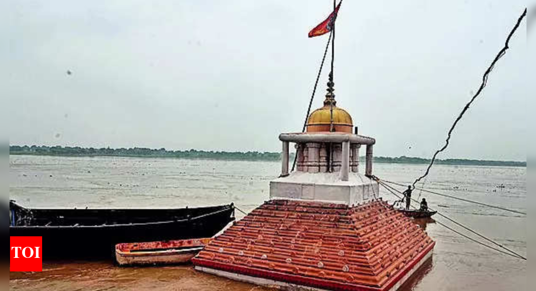 Ganga rises at alarming pace in Varanasi; flood posts activated ...
