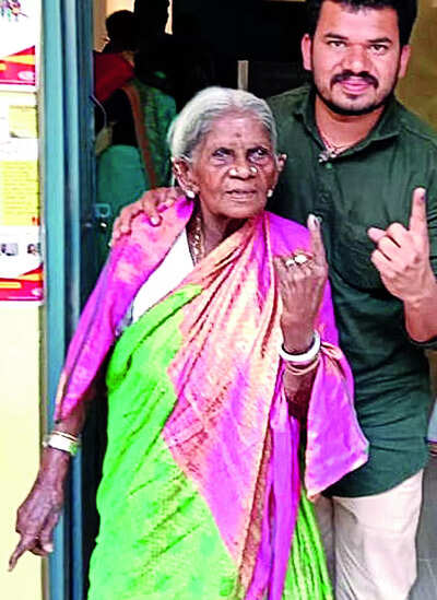 Immersion Thimmakka Suffers Fractures After Fall Bengaluru News