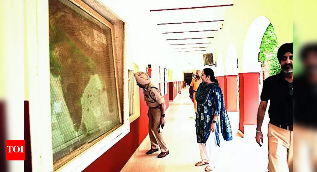 Literature: Cp Returns To School Where His Grandpa Took First ...