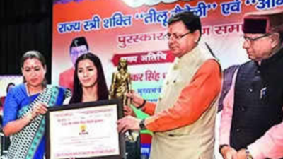 Specially-abled mountaineer honoured with Tilu Rauteli award | Dehradun ...