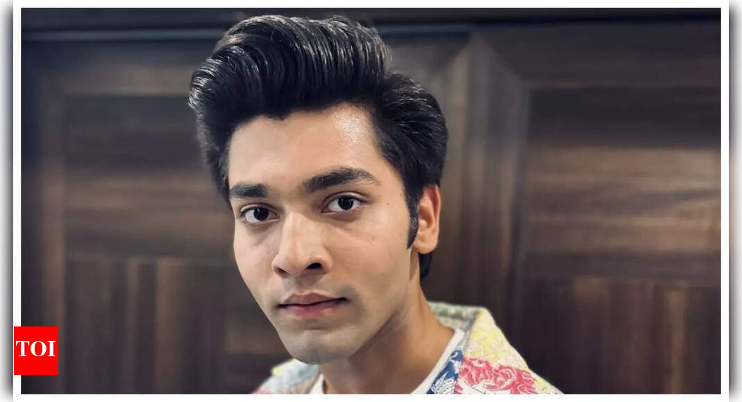 'It was amazing to see Dr Agashe dancing in Trimurti,' says Siddharth ...