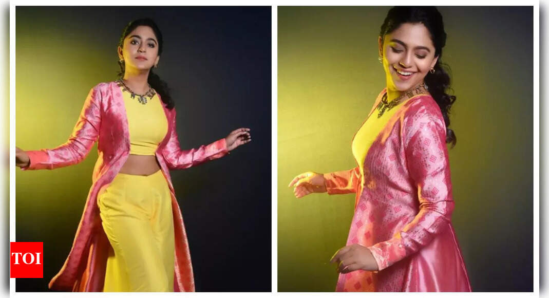 Fans can't stop gushing over Mrunmayee Deshpande's latest ethnic ...
