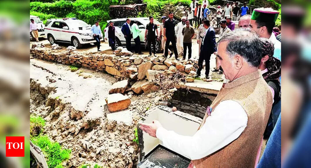 Traffic Stalled: Landslide Blocks Mandi-pathankot Highway, Traffic ...