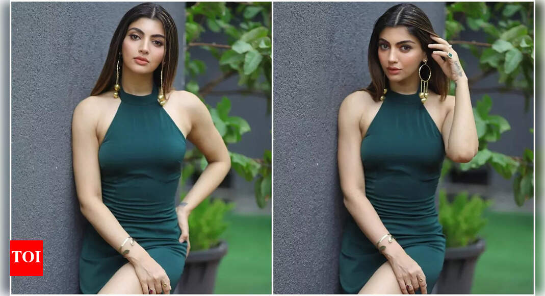Akanksha Puri Looks Stunning As She Poses In A Bodycon Dress Bhojpuri