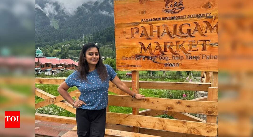 Metti Oli actress Latha Rao enjoys a vacation with her husband Rajkamal ...