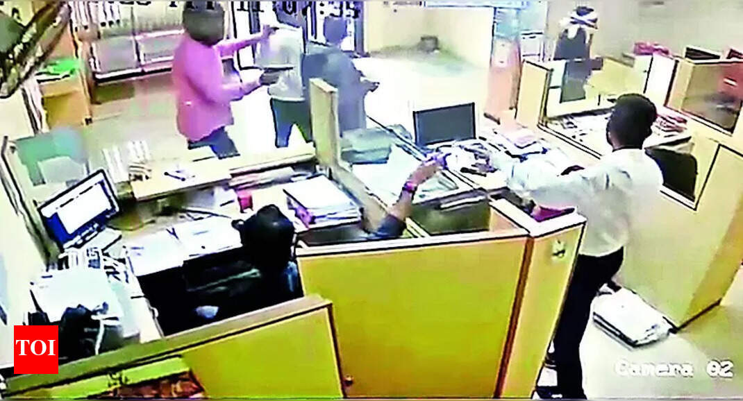 Bank Robbery: Over 24 Hours After Bank Robbery, No Clue About Five ...