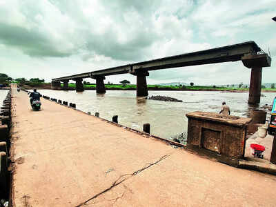 Traffic: Rajaram Barrage Open For Traffic After A Month | Kolhapur News ...