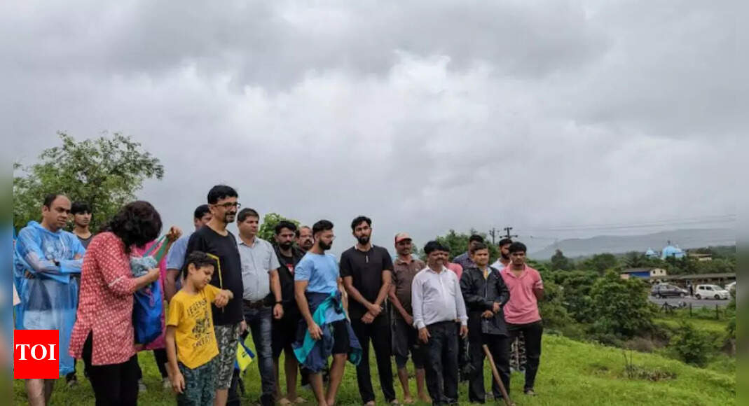 Navi Mumbai: Nature loving family and friends plant over 2000 trees in ...