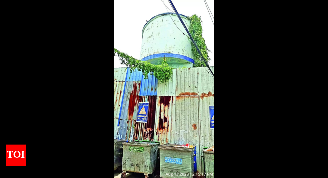 Overhead tank may collapse, fear residents | Chennai News - Times of India