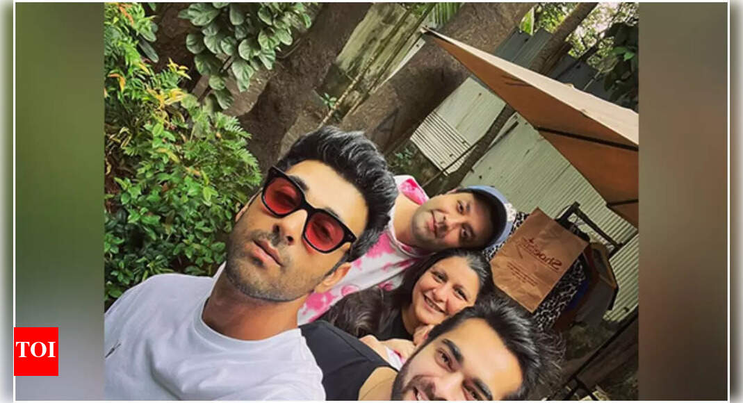 Pulkit Samrat shares new pictures with 'Fukrey 3' co-stars Varun Sharma ...