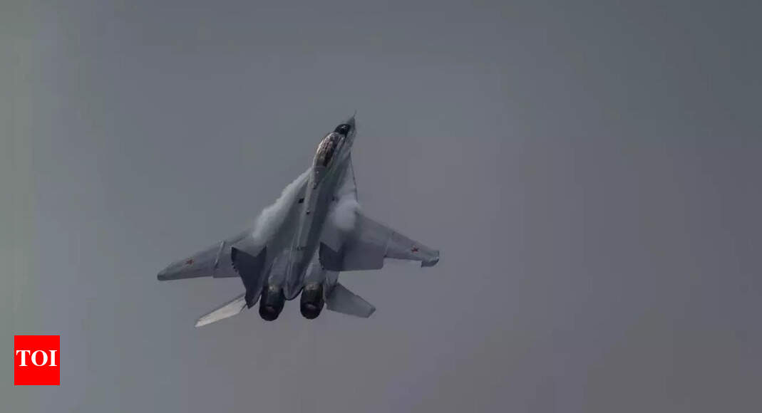 Crash: Watch: Pilots eject seconds before MiG-23 jet crashes during US ...