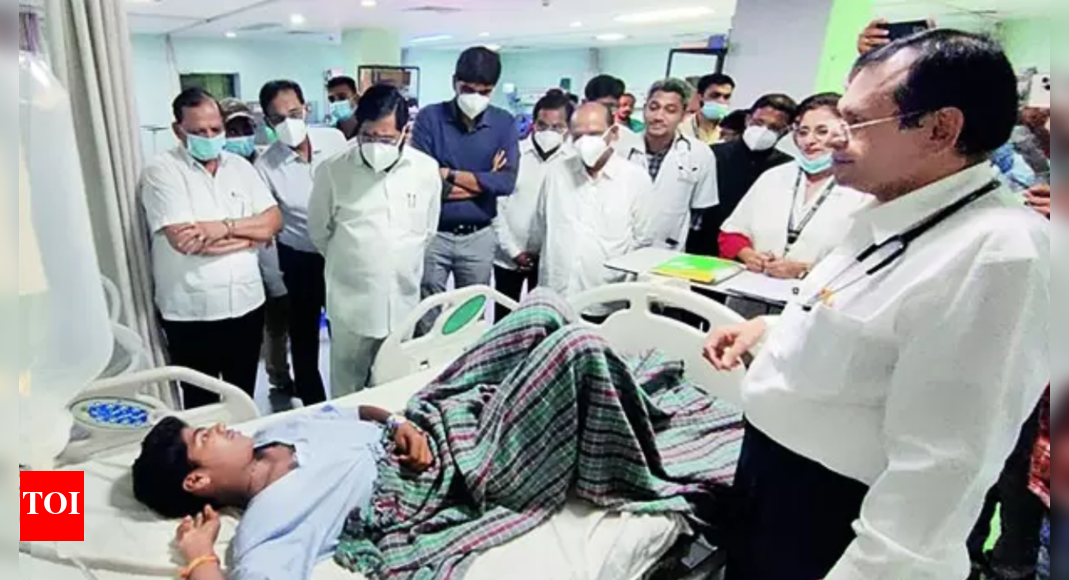 Hospital Deaths: Cm Visits Thane Hospital, Backs Med Staff, Unveils ...