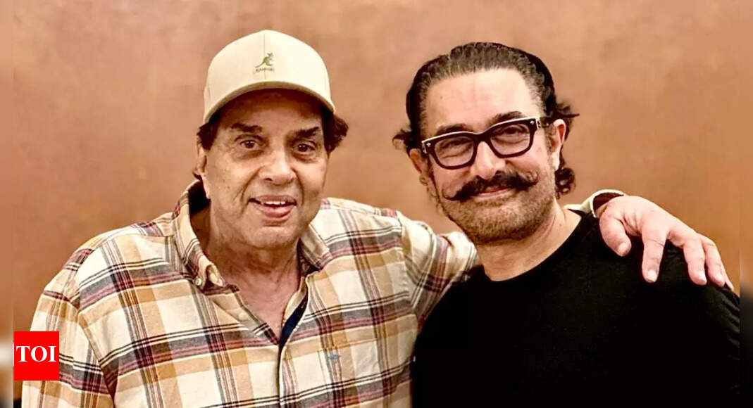 Dharmendra poses with Aamir Khan and his son Azad, calls it 'pyaari ...