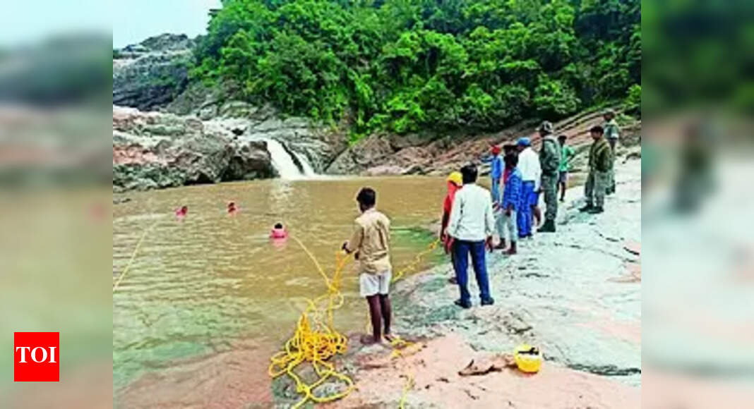 Youth: Youth Dies After Falling In Tamasin Waterfall | Ranchi News - Times of India