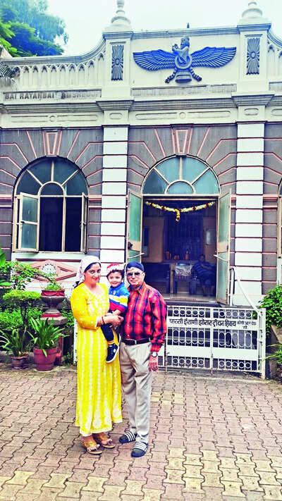 Navroz: Parsis Celebrate Navroz With Fervour, Visit Deolali Agyari ...