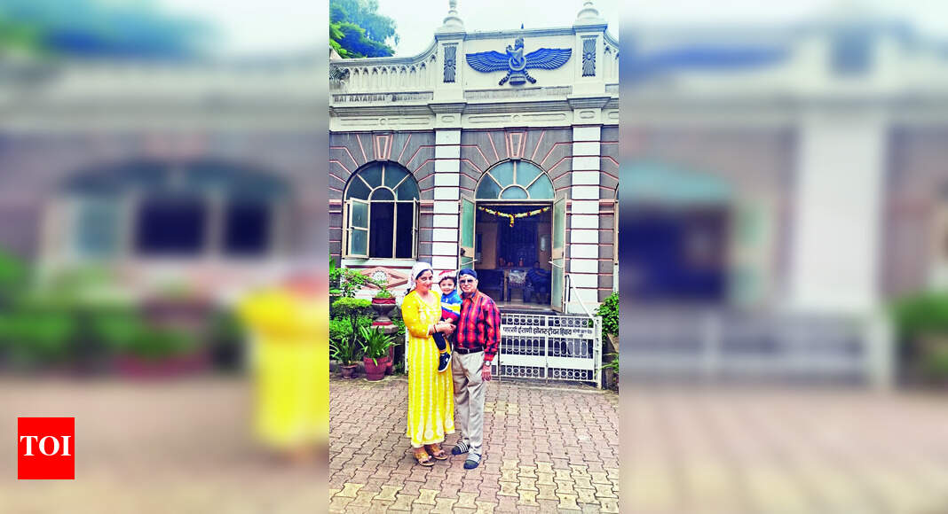 Navroz: Parsis Celebrate Navroz With Fervour, Visit Deolali Agyari ...