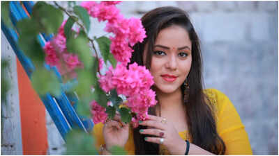 FIR lodged against Bhojpuri singer Nisha Pandey for making obscene photos viral | Bhojpuri Movie ...