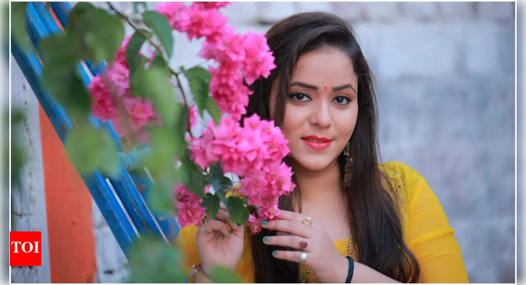 FIR lodged against Bhojpuri singer Nisha Pandey for making obscene photos viral | Bhojpuri Movie ...