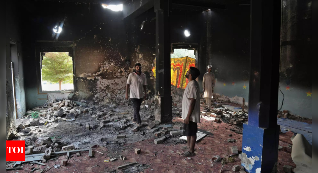 Pakistan Christian Community: Churches burn, families flee: Pakistan’s ...