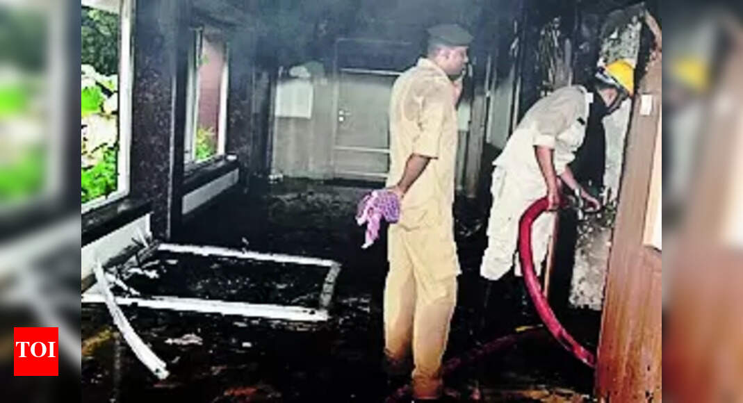 Fire: Son Of Uttarakhand Ex-cm Escapes Unhurt In Circuit House Fire ...
