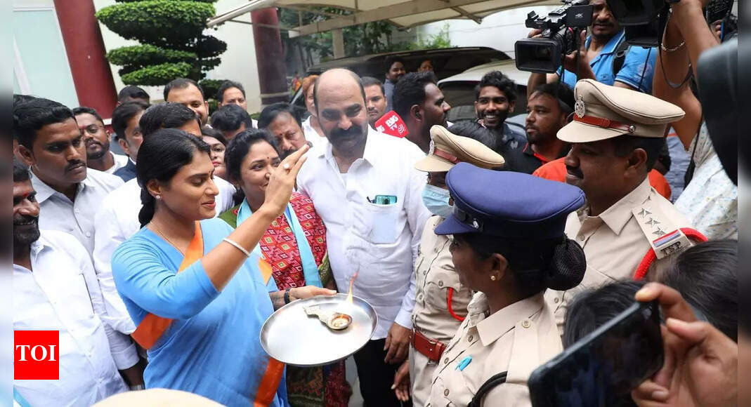 YS Sharmila detained at her house in Lotus Pond area, prevented from visiting Telangana CM KCR's ...