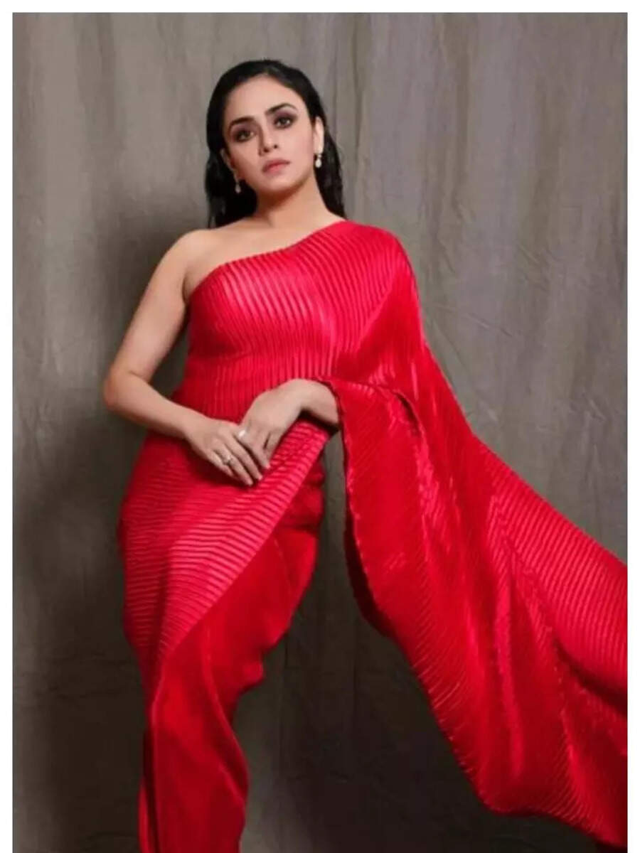 Marathi Actresses Who Stunned in Red outfits | Times of India
