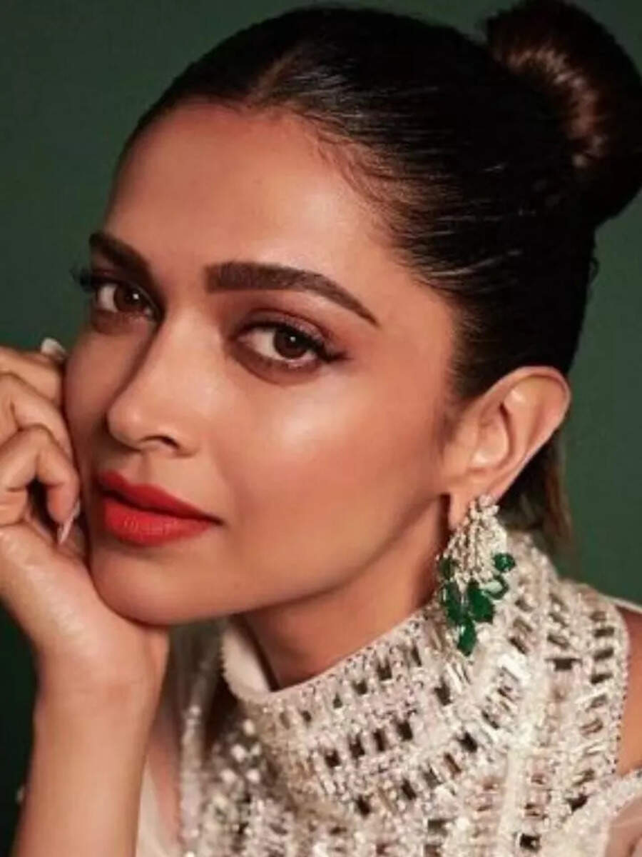 Celebrities' Favourite DIY Face Packs For Glowing Skin | Times Now