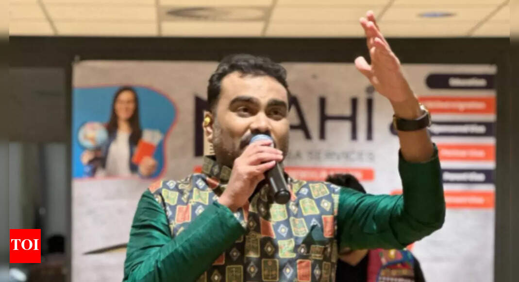 Jignesh Barot shares candid pictures from his pre-Navratri Australian ...