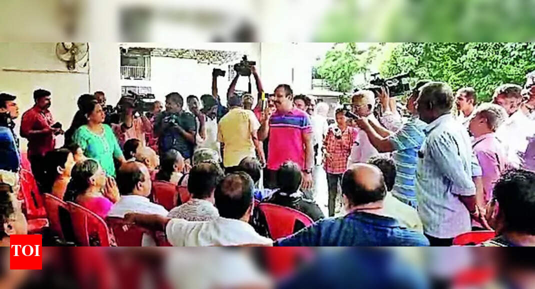 Mass: Most Churches Opt For Mass Facing The People | Kochi News - Times ...