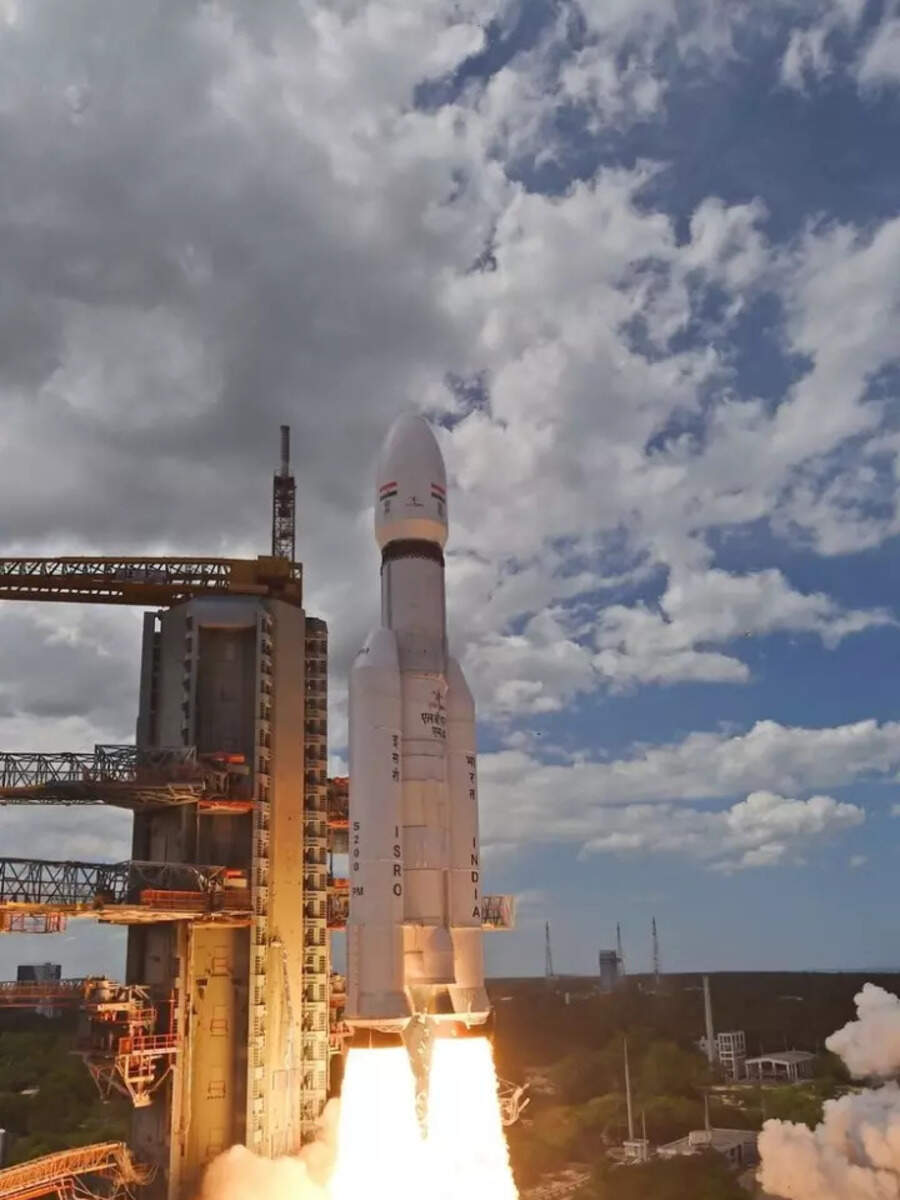 Chandrayaan-3: ISRO's Vikram lander sends pictures of Moon's far side ...