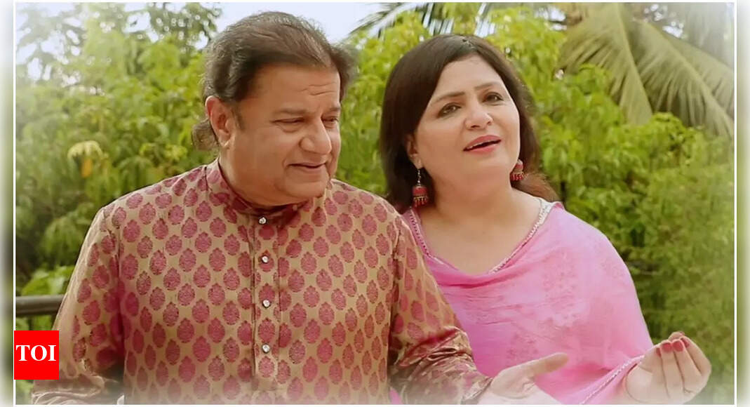 Anup Jalota encourages co-singer Deepa Joshi for 'Shringar Hai Sajna' | Hindi Movie News - Times ...