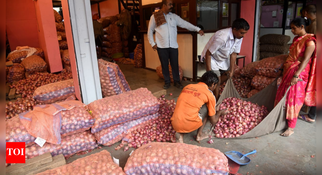 Vashi onion market to observe strike on August 24 over 40% export duty | Mumbai News - Times of ...