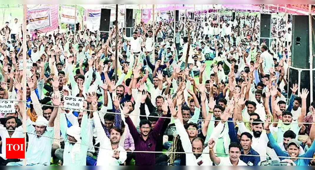 Protest: State Electrical Tech Staff Protest, Demand Fulfilment Of 13 ...