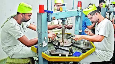 Surat jail inmates polish 25,000 diamonds a month | Surat News - Times ...