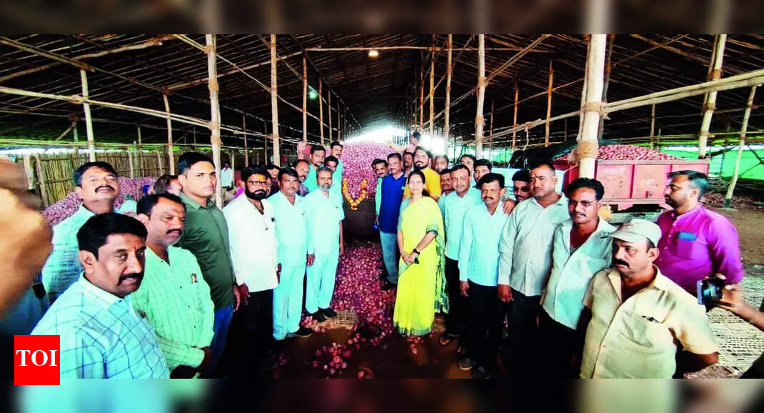 Onion: Nafed, Nccf Start 26 Centres To Buy More Onions In Nashik, Ahmednagar | Nashik News ...