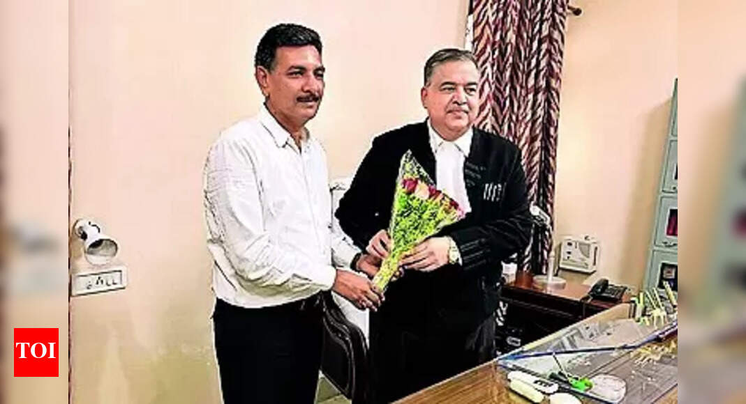 UP Bar Council: Chairman Of Up Bar Council Felicitated | Prayagraj News ...