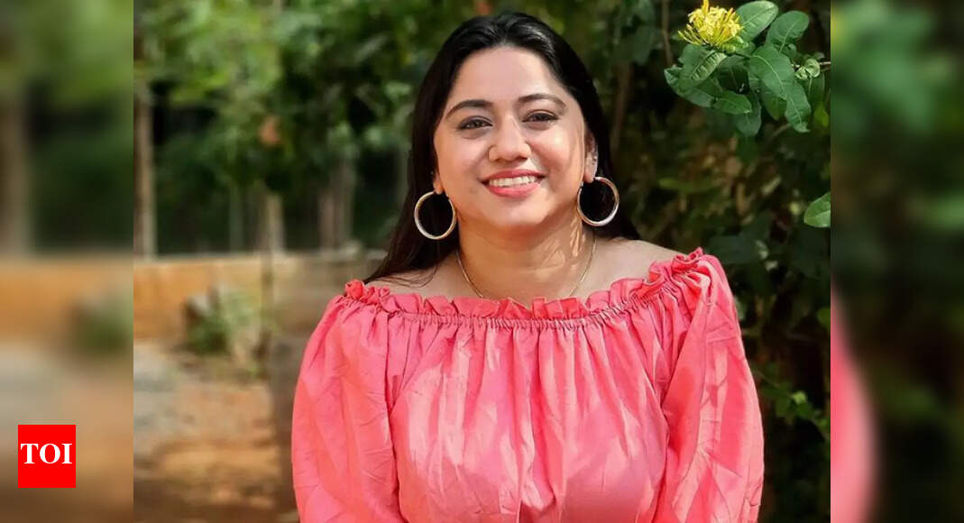 Actress Swetha Subramanian enjoys a vacation with family and friends ...