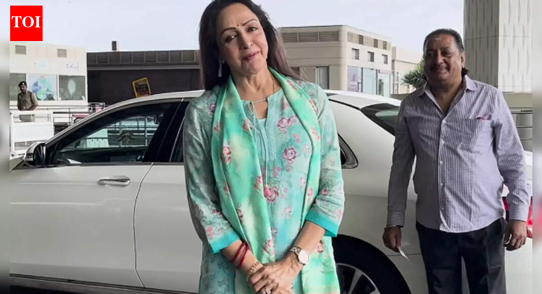 Original 'Dream Girl' Hema Malini steals hearts with her traditional ...