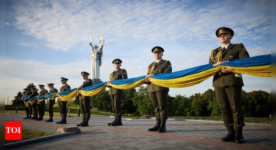 Ukraine Forces: Ukraine forces raise national flag in Robotyne in ...