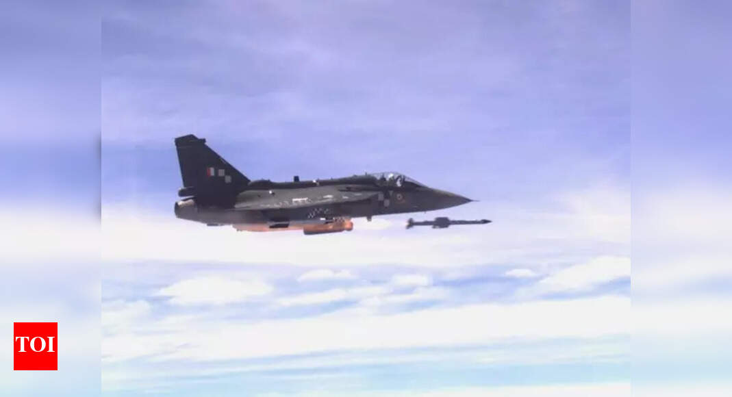 Astra Missile: Tejas LCA Fighter Jet: In a first, India-made Astra ...