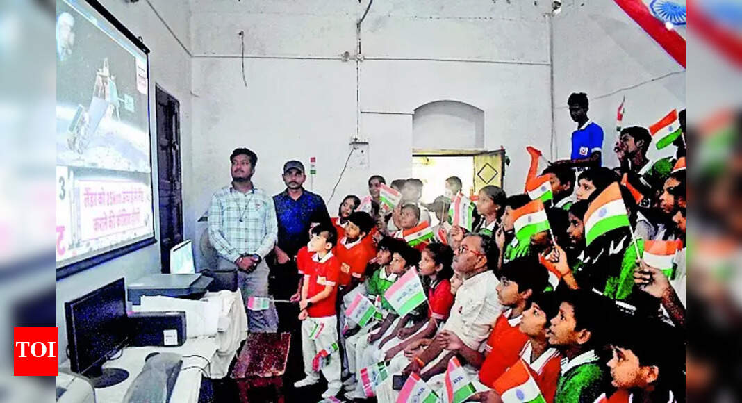 Moon Landing: Students, Teachers Watch Live Telecast Of Chandrayaan’s ...