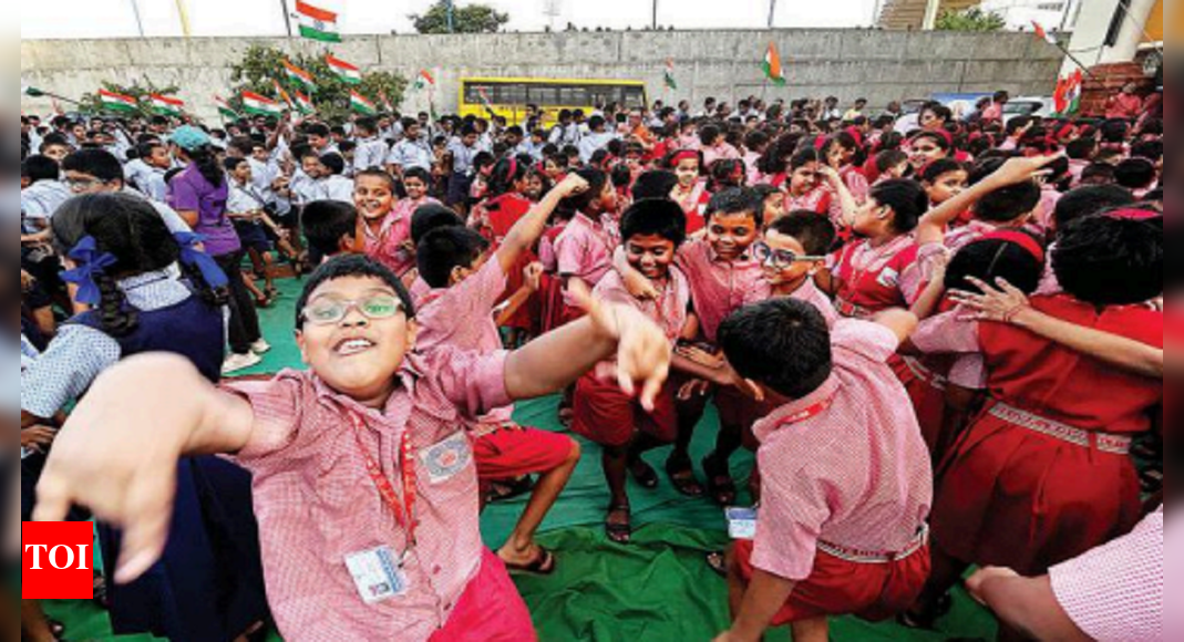 Moon: Schools show Moon landing live, kids’ imagination takes a giant ...