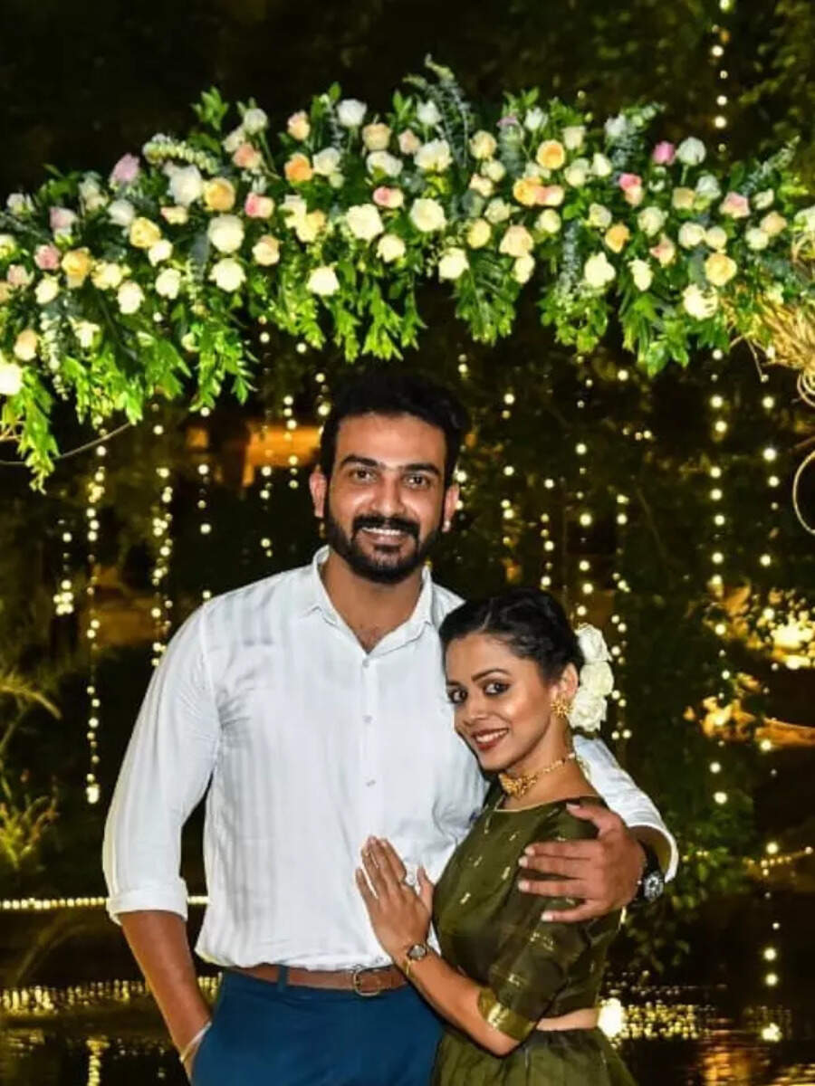 Adorable pictures of actor Raghu with wife Amrutha | Times of India