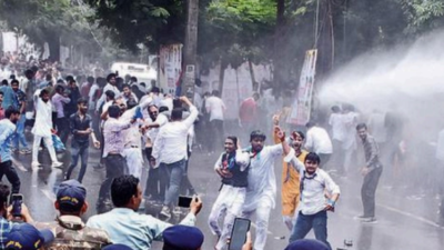 Protest: Protest At Davv, 50 Nsui Activists Held | Indore News - Times ...